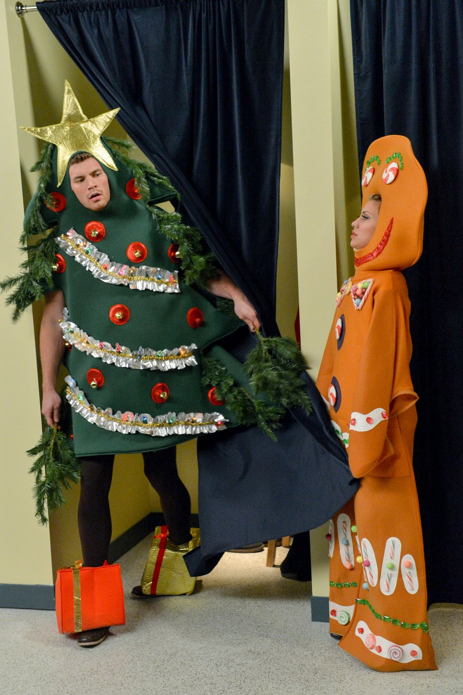 Tři kluci a nemluvně - A Wheeler Family Christmas Outing (S01E09) (2012 ...