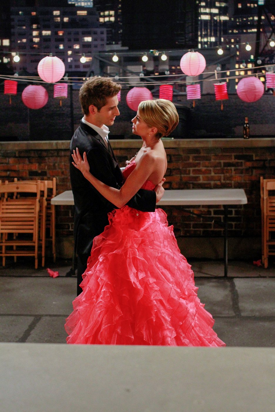 Tři kluci a nemluvně - Something Borrowed, Something Ben (S01E10) (2012 ...