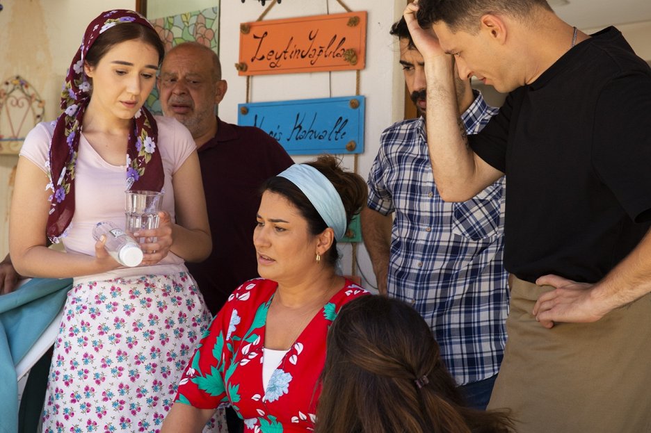 Ege'nin hamsisi - Episode 2 (E02) (2018) | ČSFD.cz