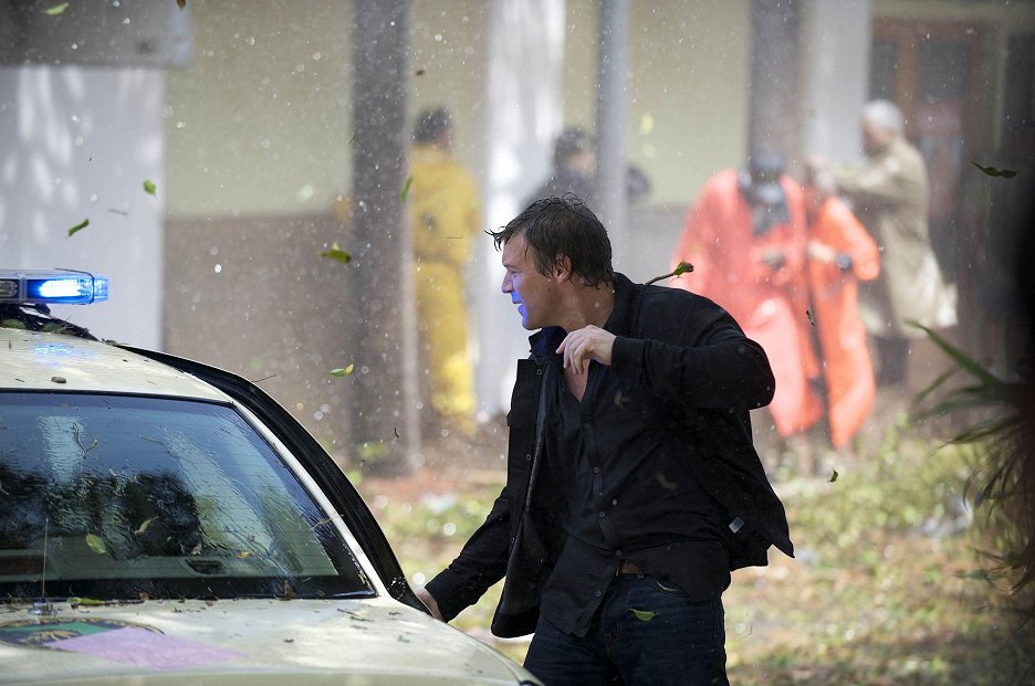 Slunečno, místy vraždy - Dokonalá bouře (S01E03) (2010) | ČSFD.cz