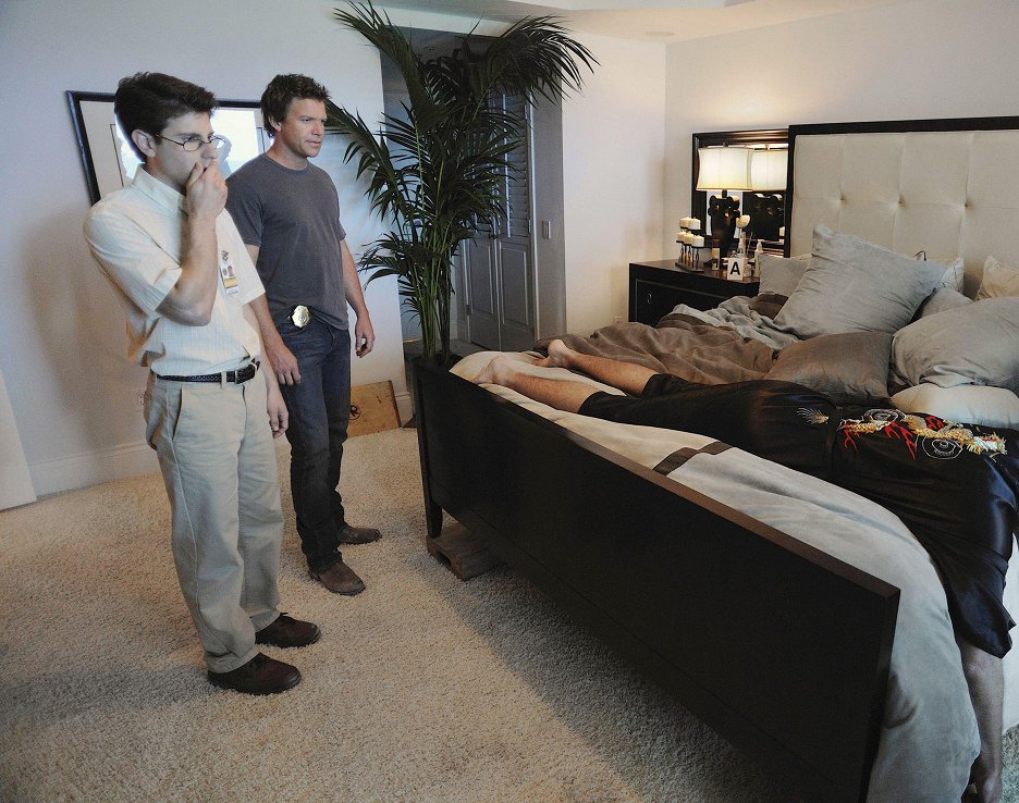 Slunečno, místy vraždy - Dívka na přání (S01E05) (2010) | ČSFD.cz