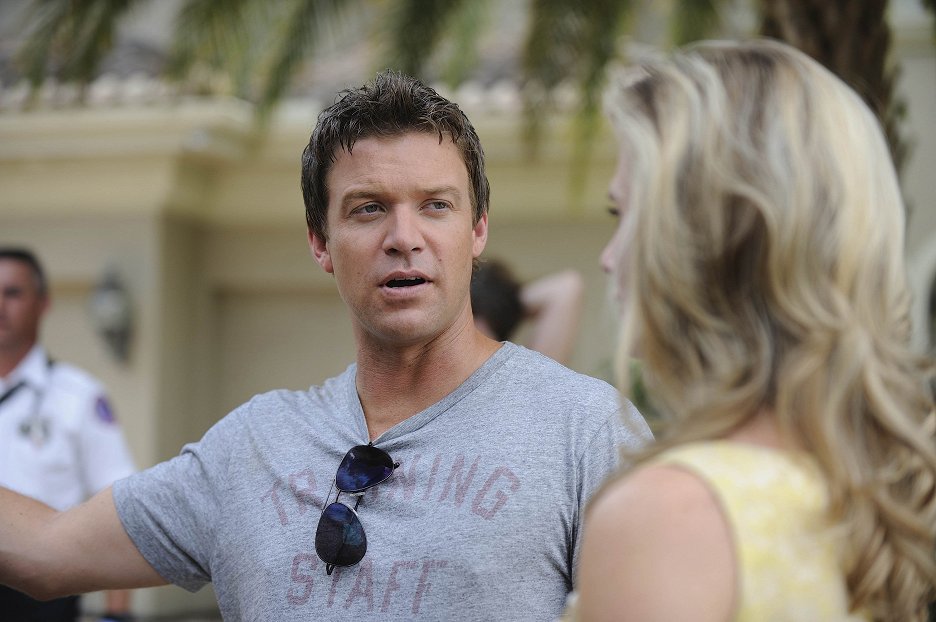 Slunečno, místy vraždy - Skandál (S01E12) (2010) | ČSFD.cz