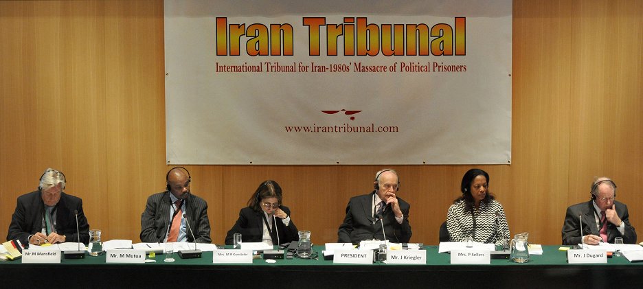 Khomeinis geheime Fatwa - Das Iran-Tribunal (2014) | ČSFD.cz
