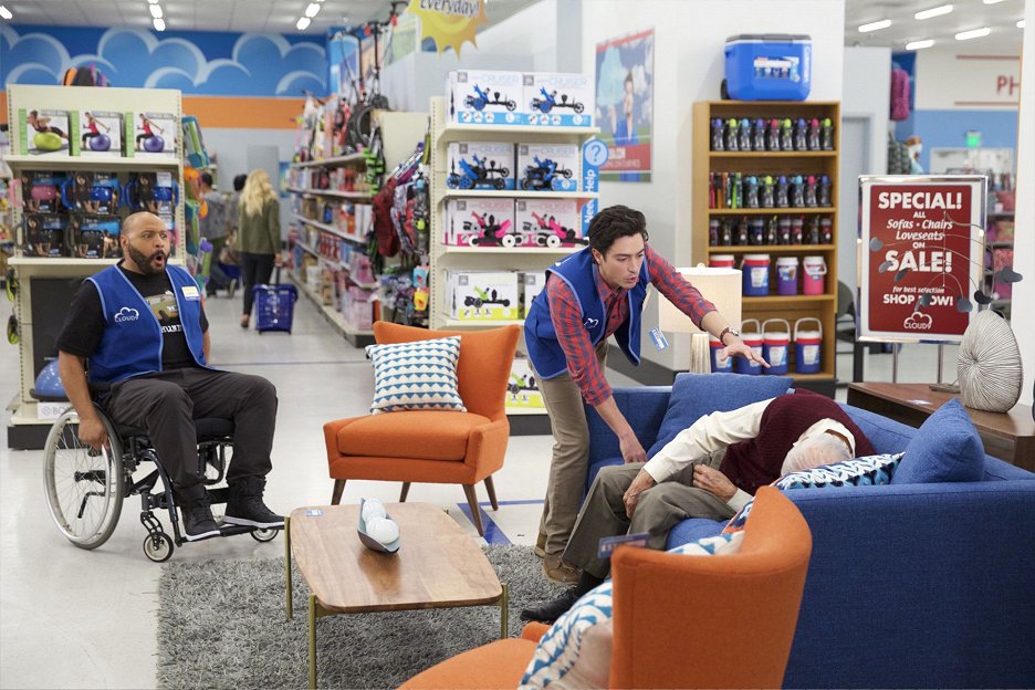 Superstore - Shoplifter (S01E05) (2016) | ČSFD.cz