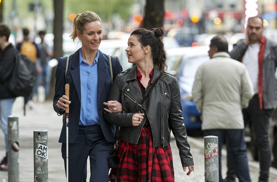 Die Heiland: Wir sind Anwalt - Verlorene Unschuld (S01E04) (2018) | ČSFD.cz