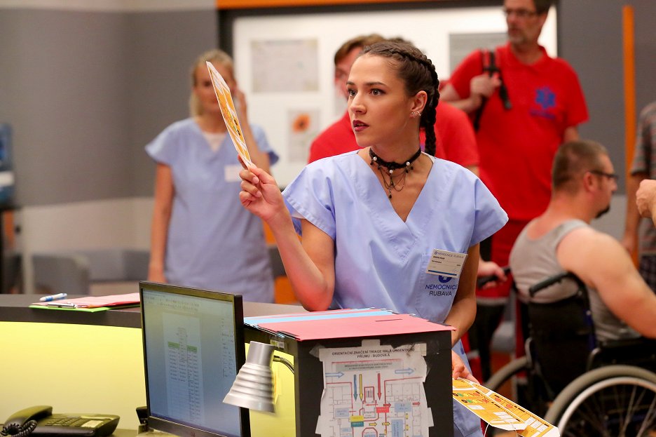 Modrý kód - V jednom ohni (S03E01) (2018) | ČSFD.cz