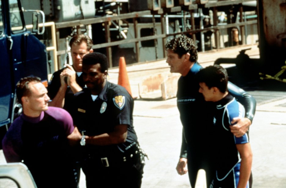 Pobřežní hlídka - Ohrožená voda (S07E18) (1997) | ČSFD.cz