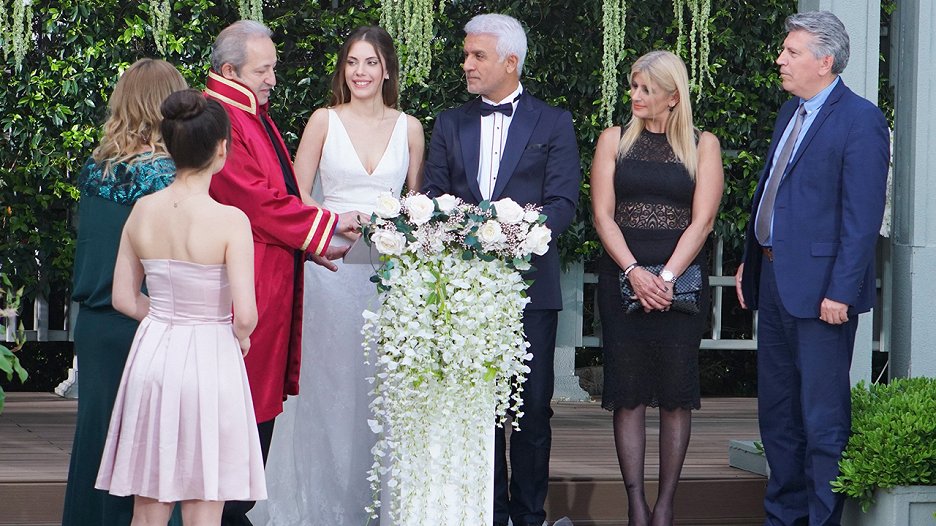 Yasak Elma - Bu Ben Değilim (S01E09) (2018) | ČSFD.cz