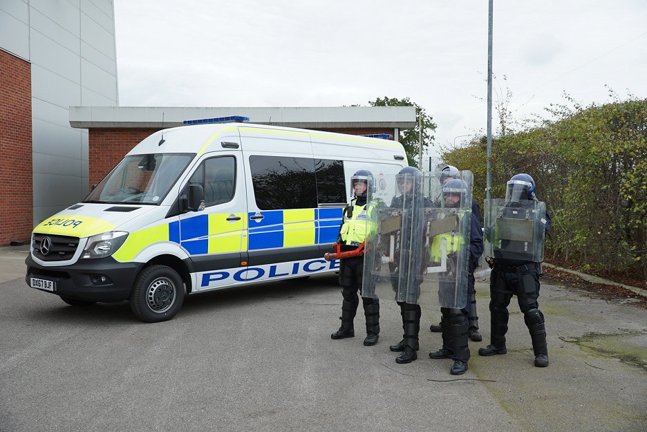 Cop Car Workshop (2017) | ČSFD.cz