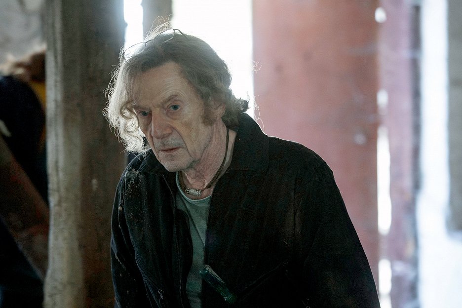 Dědictví - Epizoda 2 (S02E02) (2015) | Galerie - Z epizody | ČSFD.cz