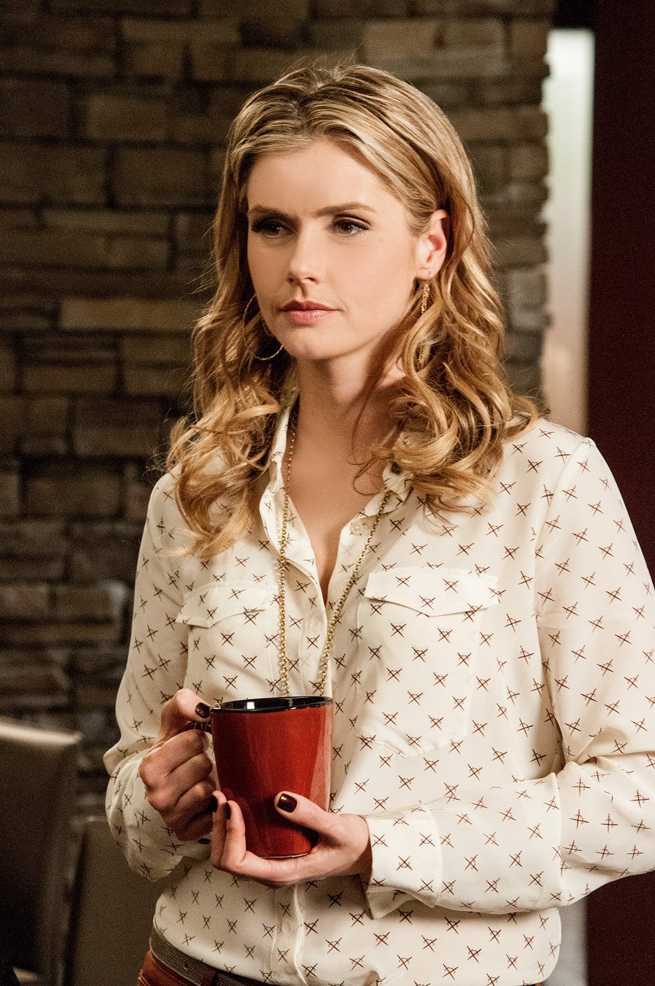 Devious Maids - Minding the Baby (S01E08) (2013) | ČSFD.cz