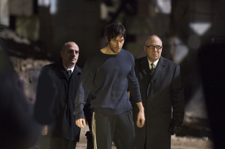 MI5 - New Allegiances (S07E01) (2008) | ČSFD.cz