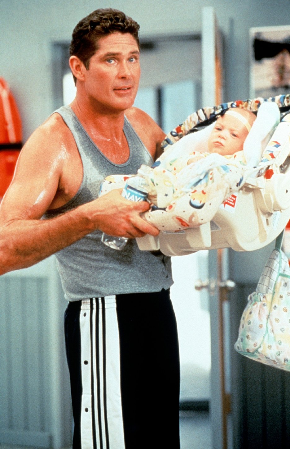 Pobřežní hlídka - Na plný plyn (S08E17) (1998) | ČSFD.cz