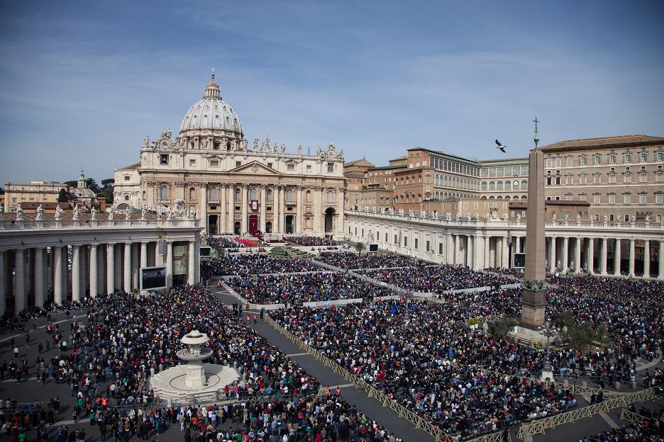 Live vom Petersplatz in Rom - Gottesdienst und Heiligsprechungen mit ...