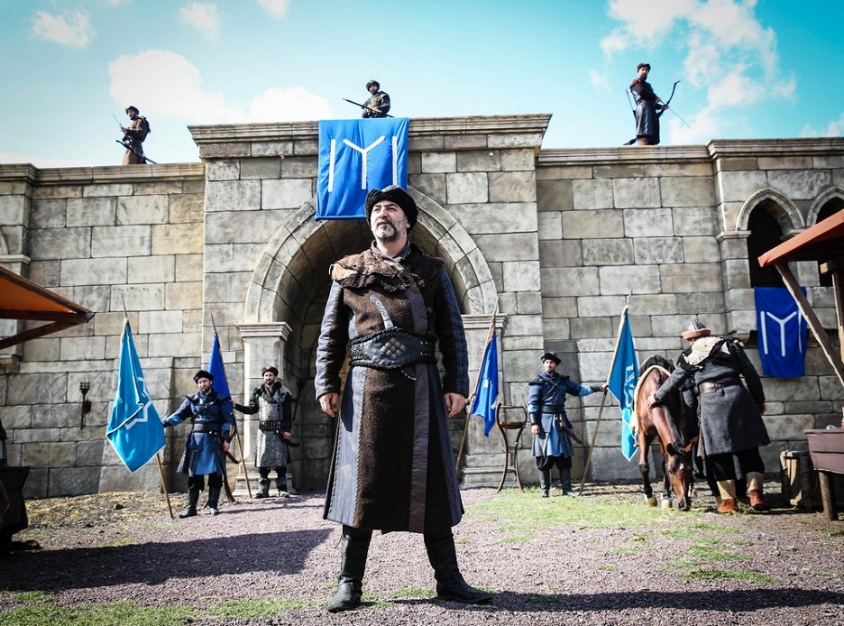 Diriliş: Ertuğrul - Köleler (S04E02) (2017) | ČSFD.cz