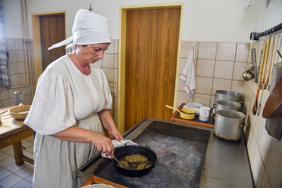 Gerstenmehl, Brennesseln und Zichorien - Vom Essen in Kriegszeiten ...