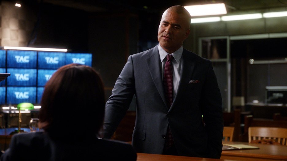 Bull - Excessive Force (S03E03) (2018) | ČSFD.cz