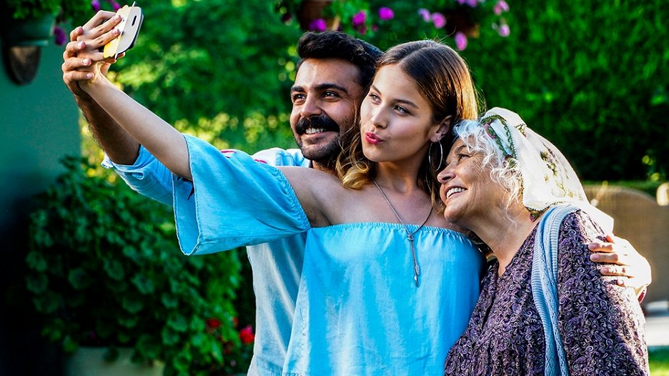 Emel Göksu | Galerie - Z filmu | ČSFD.cz