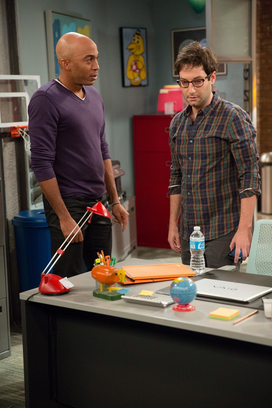 Muži sobě - Holy New Boss! (S03E03) (2014) | ČSFD.cz