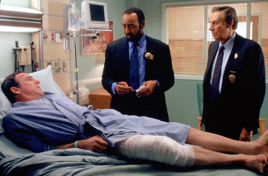 Law & Order - Absentia (S13E13) (2003) | ČSFD.cz