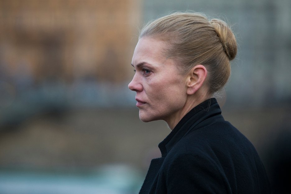 Helen Dorn - Prager Botschaft (E10) (2018) | ČSFD.cz