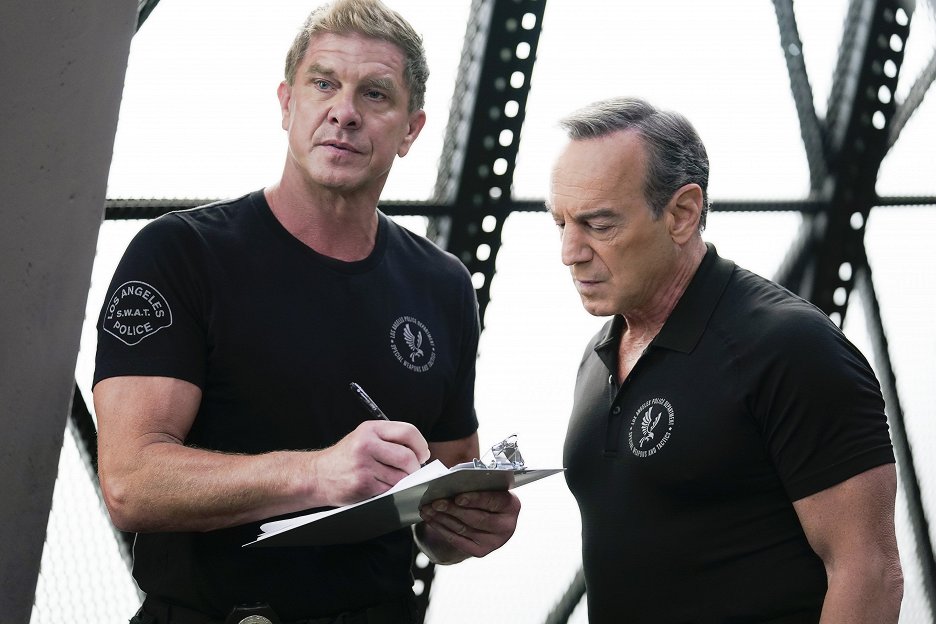 Zbrojnice - S.O.S. (S02E05) (2018) | ČSFD.cz