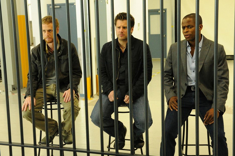 Agentura Jasno - Mrtvý medvěd přichází (S05E15) (2010) | ČSFD.cz