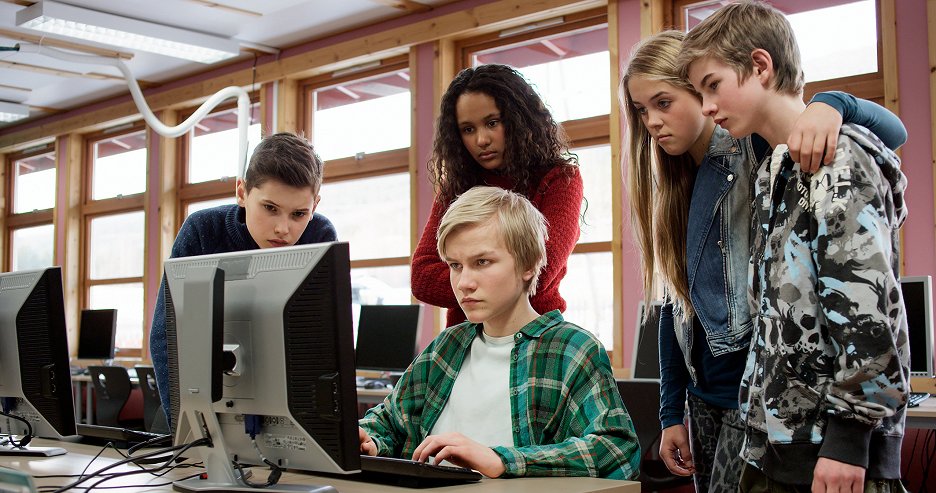 Trio - Handy-Ärger (S02E02) (2015) | ČSFD.cz