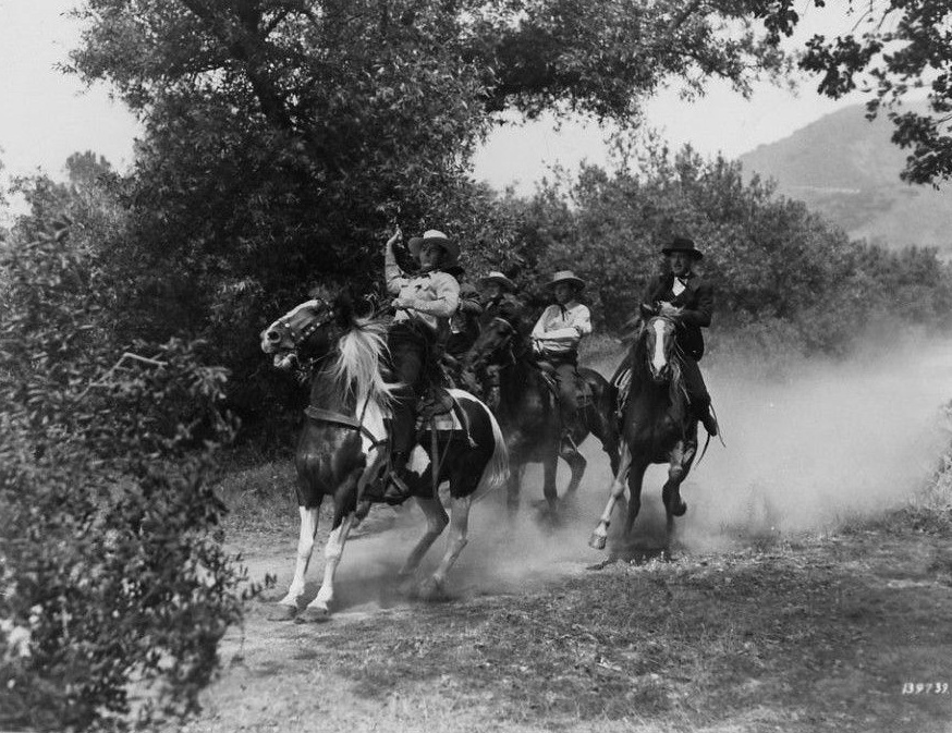 Riders of the Santa Fe (1944) | ČSFD.cz