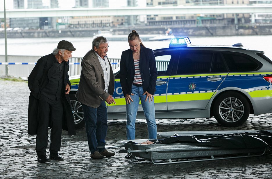 Rentnercops - Ein Schuss, zwei Treffer (S03E05) (2018) | ČSFD.cz