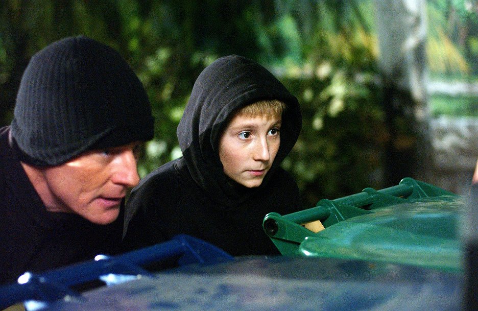 Malcolm v nesnázích - Pearl Harbor (S06E04) (2004) | ČSFD.cz