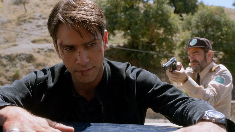 Podfu(c)k - Close Quarters (S02E09) (2018) | Tvorcovia | ČSFD.cz