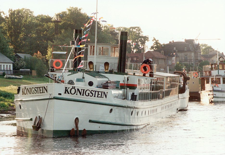 Leinen los für MS Königstein - Heinrich der Starke (E01) (1997) | ČSFD.cz