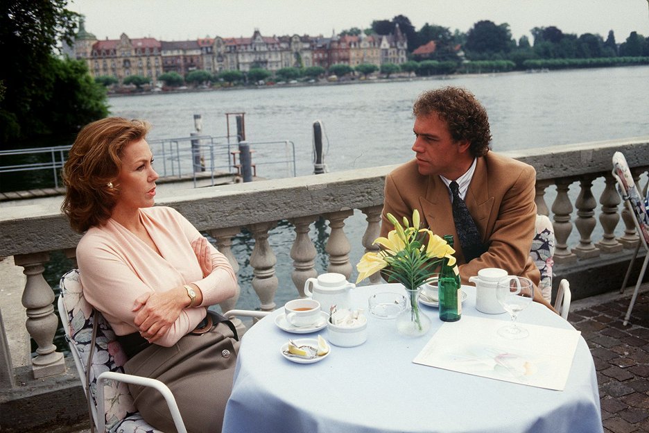 Die Schwarzwaldklinik - Der Anfang vom Ende (S03E01) (1988) | ČSFD.cz