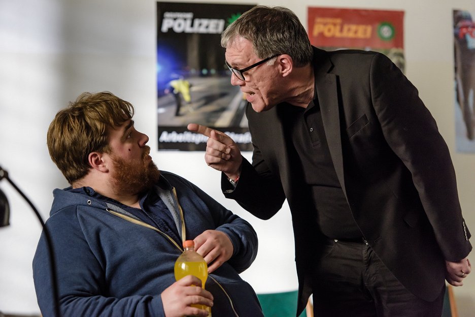 Im Knast - Hilf dir selbst (S01E02) (2015) | ČSFD.cz