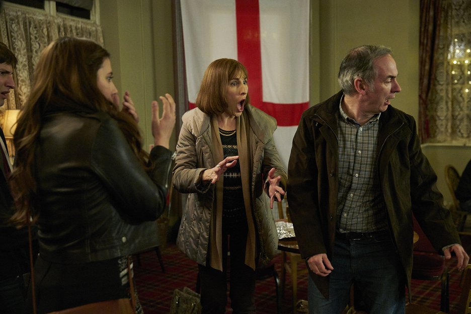 Páteční večeře - Congratulations (S04E03) (2016) | ČSFD.cz