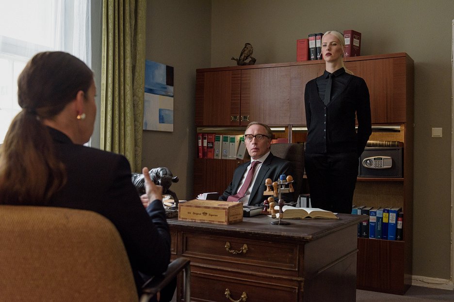 Im Knast - Ärger im Paradies (S02E01) (2017) | ČSFD.cz