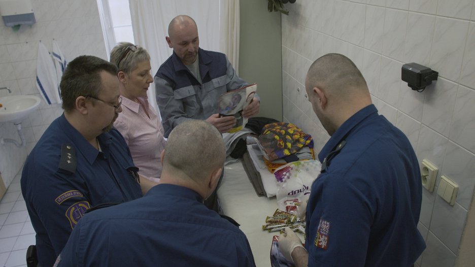 Enclosed World - My z jednoho města (E04) (2017) | Cinematheque | ČSFD.cz