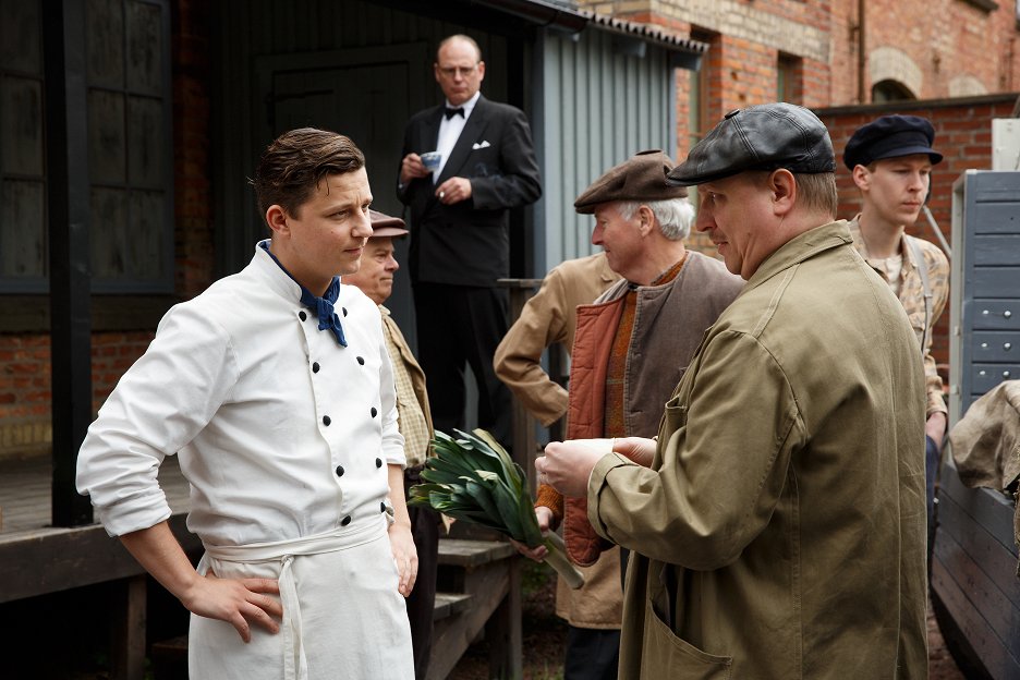 Restaurant - Kniha (S02E05) (2018) | ČSFD.cz