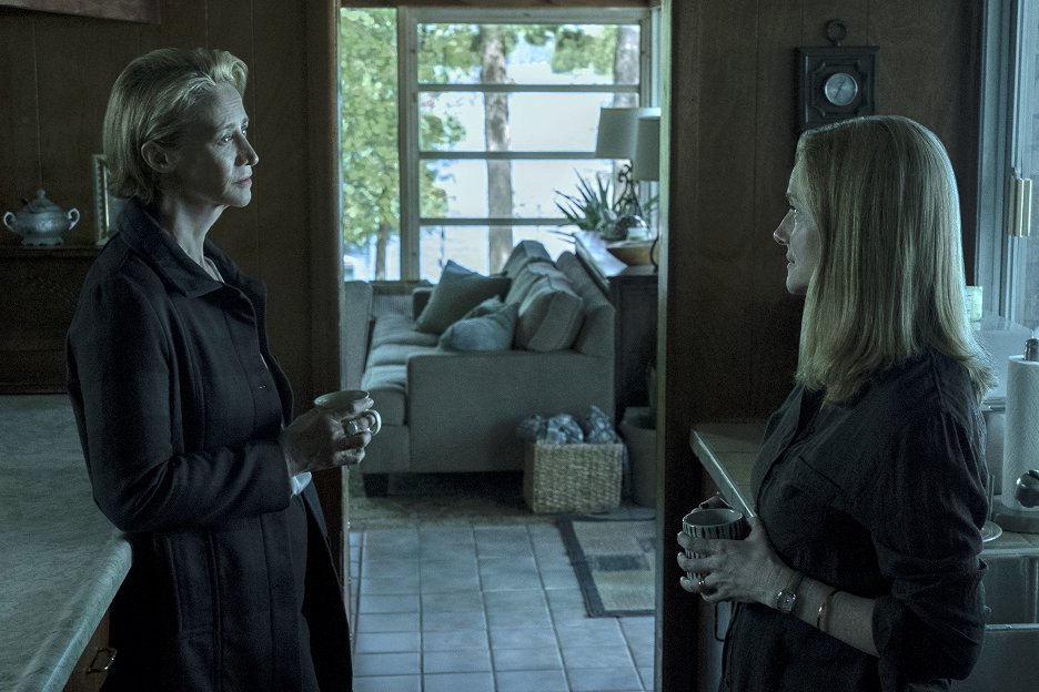 Ozark - Zlaté pobřeží (S02E10) (2018) | ČSFD.cz