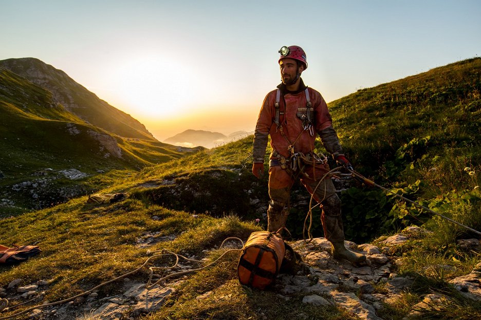 Inverse Everest (2018) | ČSFD.cz