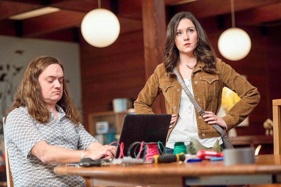 Vychovávat Hope - Jak kouřili trávu (S04E16) (2014) | ČSFD.cz