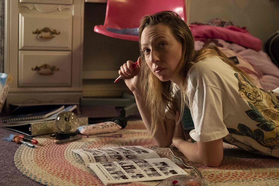 PEN15 - First Day (S01E01) (2019) | ČSFD.cz