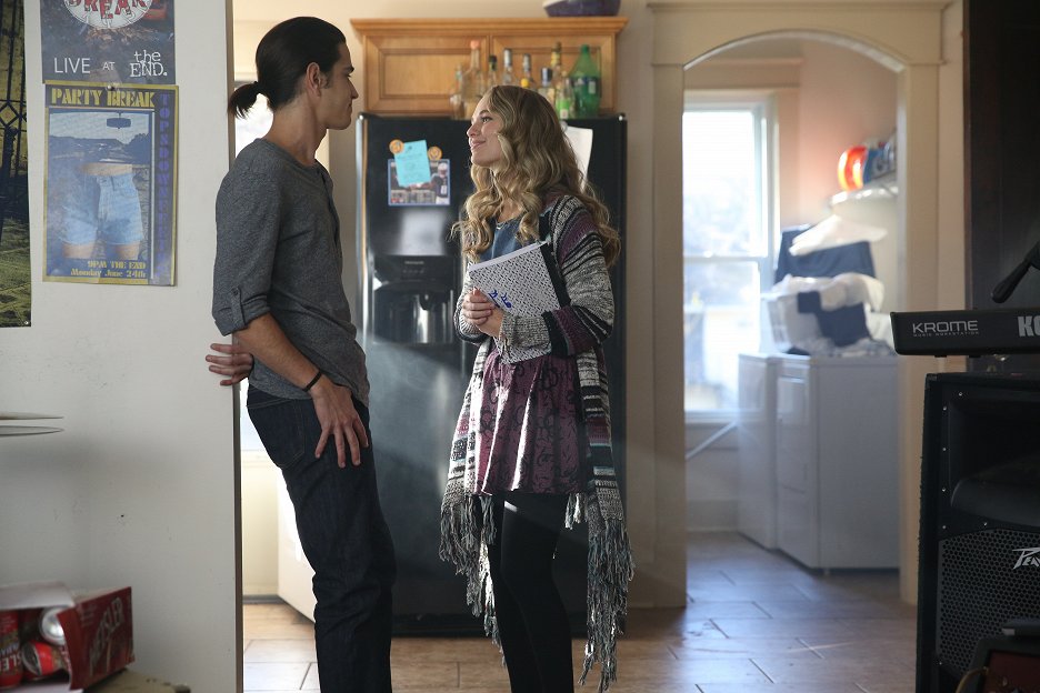 Still the King - The King Has Left the Building (S01E07) (2016) | ČSFD.cz