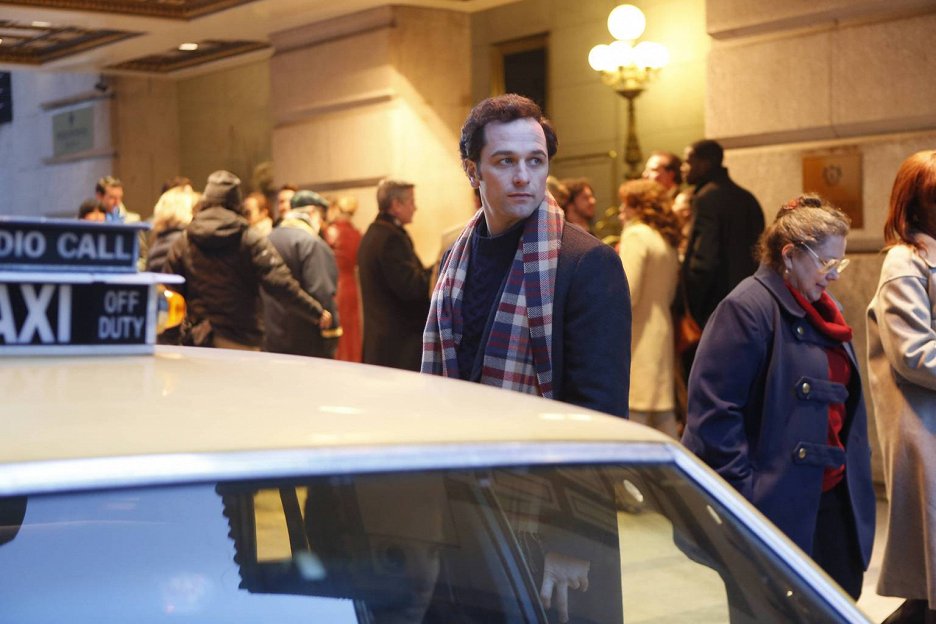 Zawód: Amerykanin - Obowiązek i honor (S01E07) (2013) | ČSFD.cz