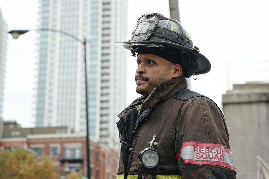 Chicago Fire - Uvnitř těchto zdí (S07E10) (2019) | ČSFD.cz