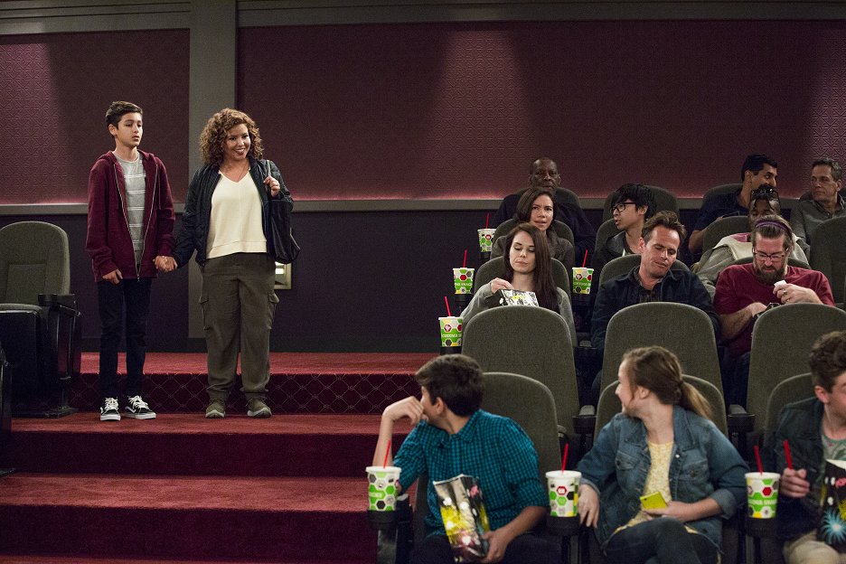 Den za dnem - Roots (S02E04) (2018) | ČSFD.cz