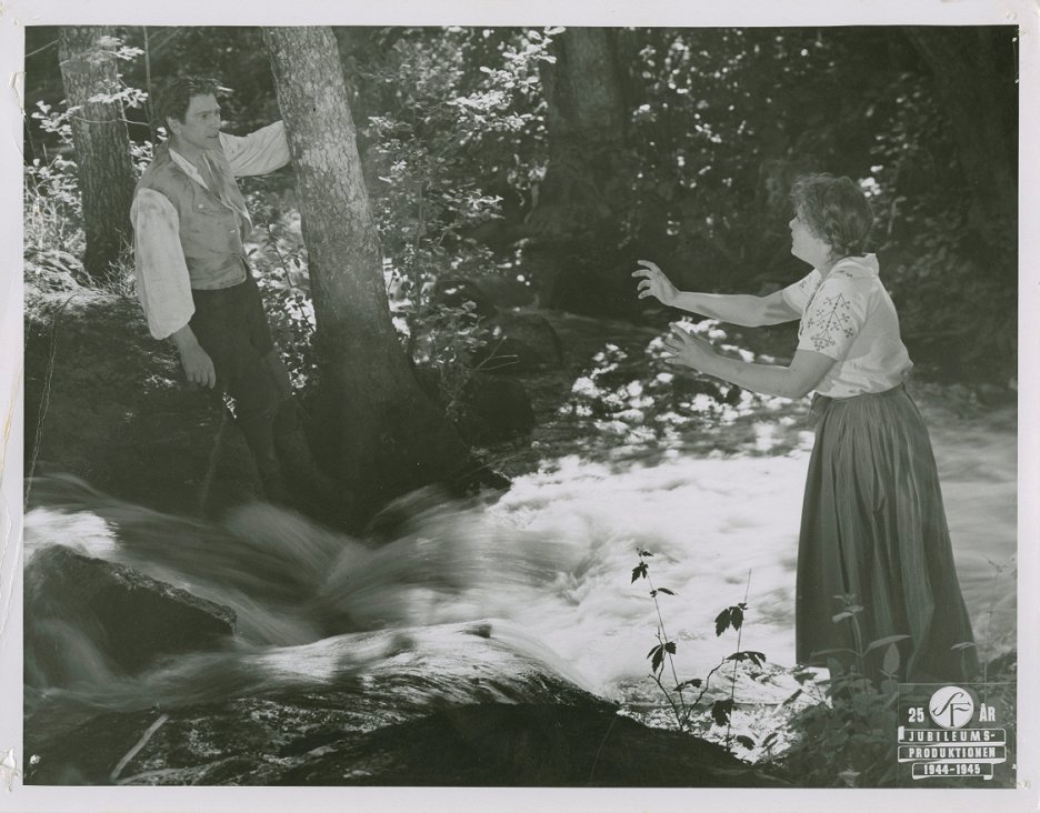 Mans kvinna (1945) | ČSFD.cz