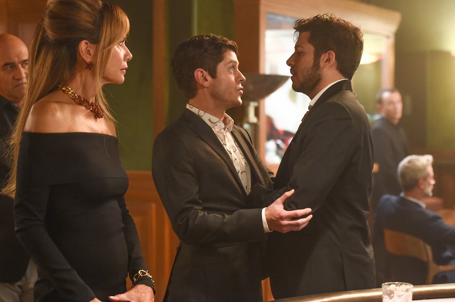 Riviéra - Tajná místnost (S01E03) (2017) | ČSFD.cz