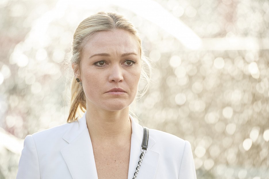 Riviéra - Klíč (S01E08) (2017) | ČSFD.cz